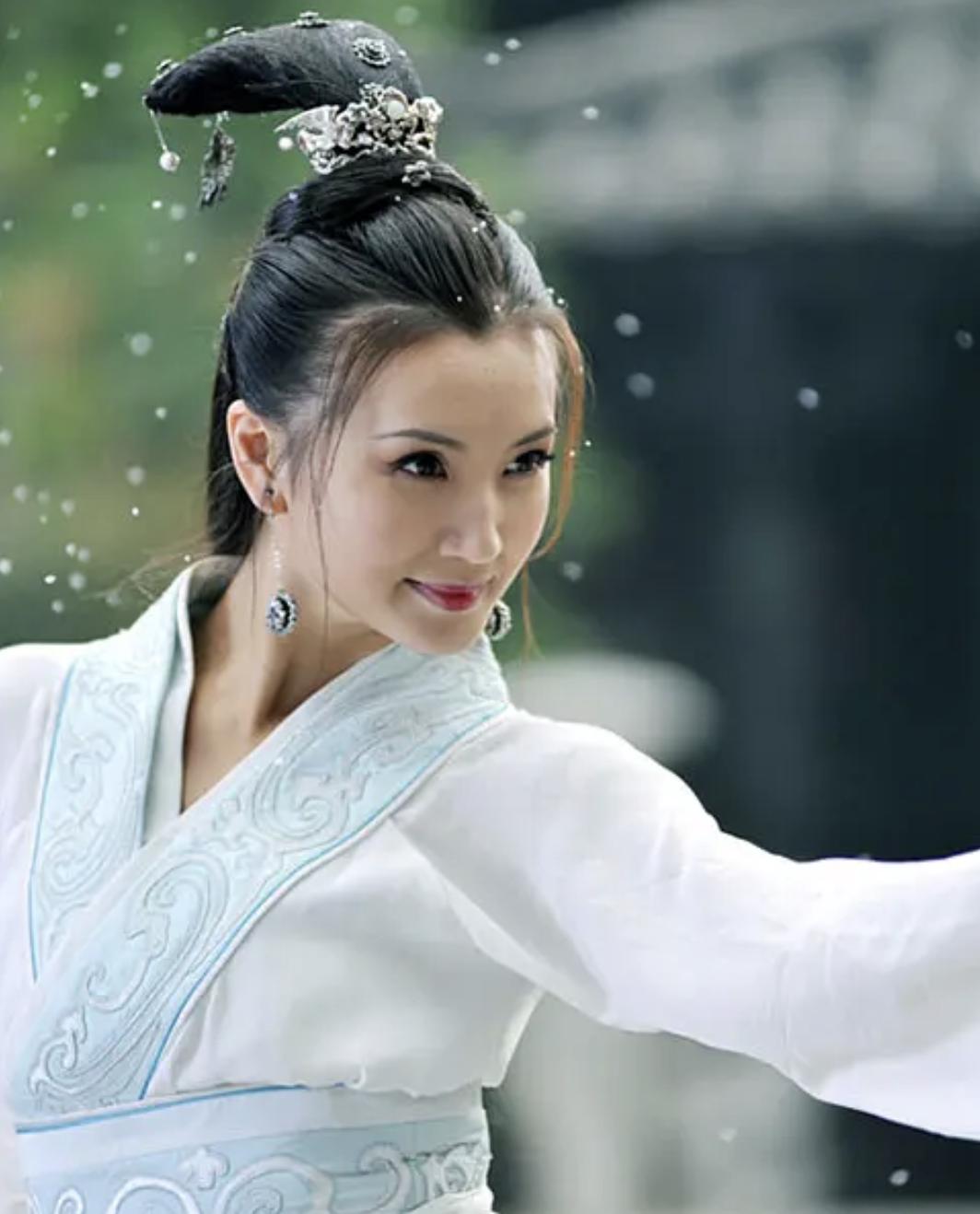 Chen Hao posted a picture on his 43rd birthday, wearing a tulle and ...