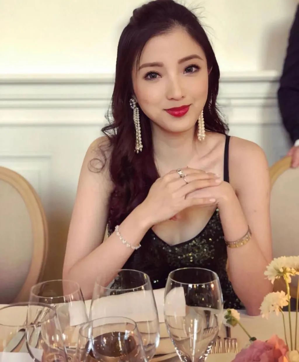 Hong Kong socialite Chen Kexin, take advantage of her girlfriend's pregnancy to hook up her ...