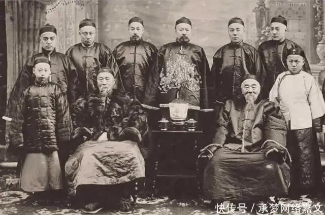 Family photo in late Qing Dynasty - iNEWS