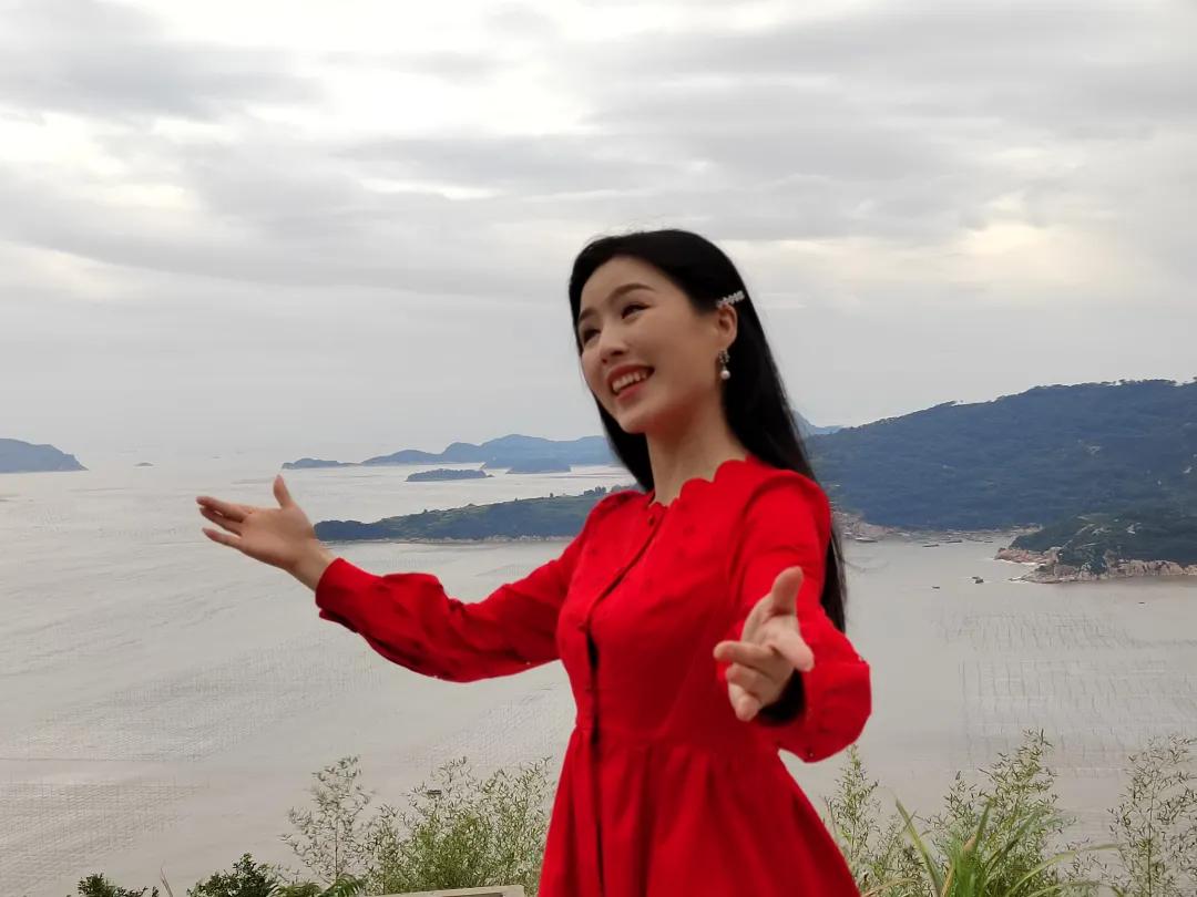 Singer Yi Wenhui went to Xiapu to shoot the MV for the song "The Sea in ...