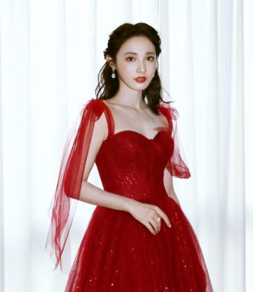 Remember the "Xiao Feng" in "East Palace"?She changed her face again ...