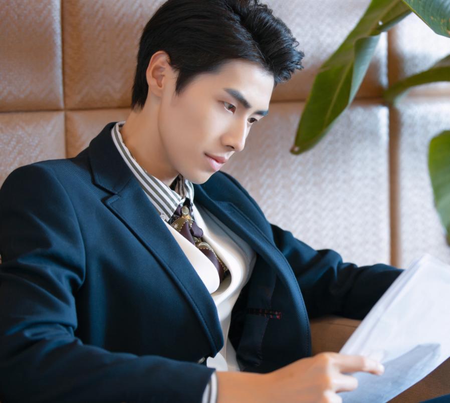 Cai Zhuoyi officially announced his first work, and his partner is ...