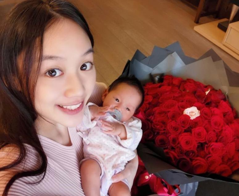 55-year-old Huang Shujun hosted a week banquet for his 1-year-old ...