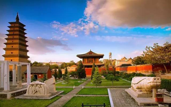 The bell tower of Kaiyuan Temple in Zhengding-the only existing bell ...