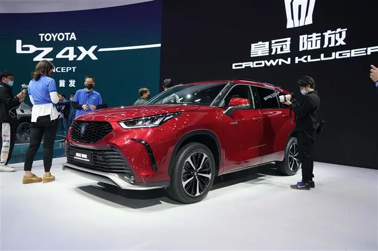 皇冠陸放價格硬剛豪華SUV？網友：買XT6、XC60它不香？ - 頭條匯
