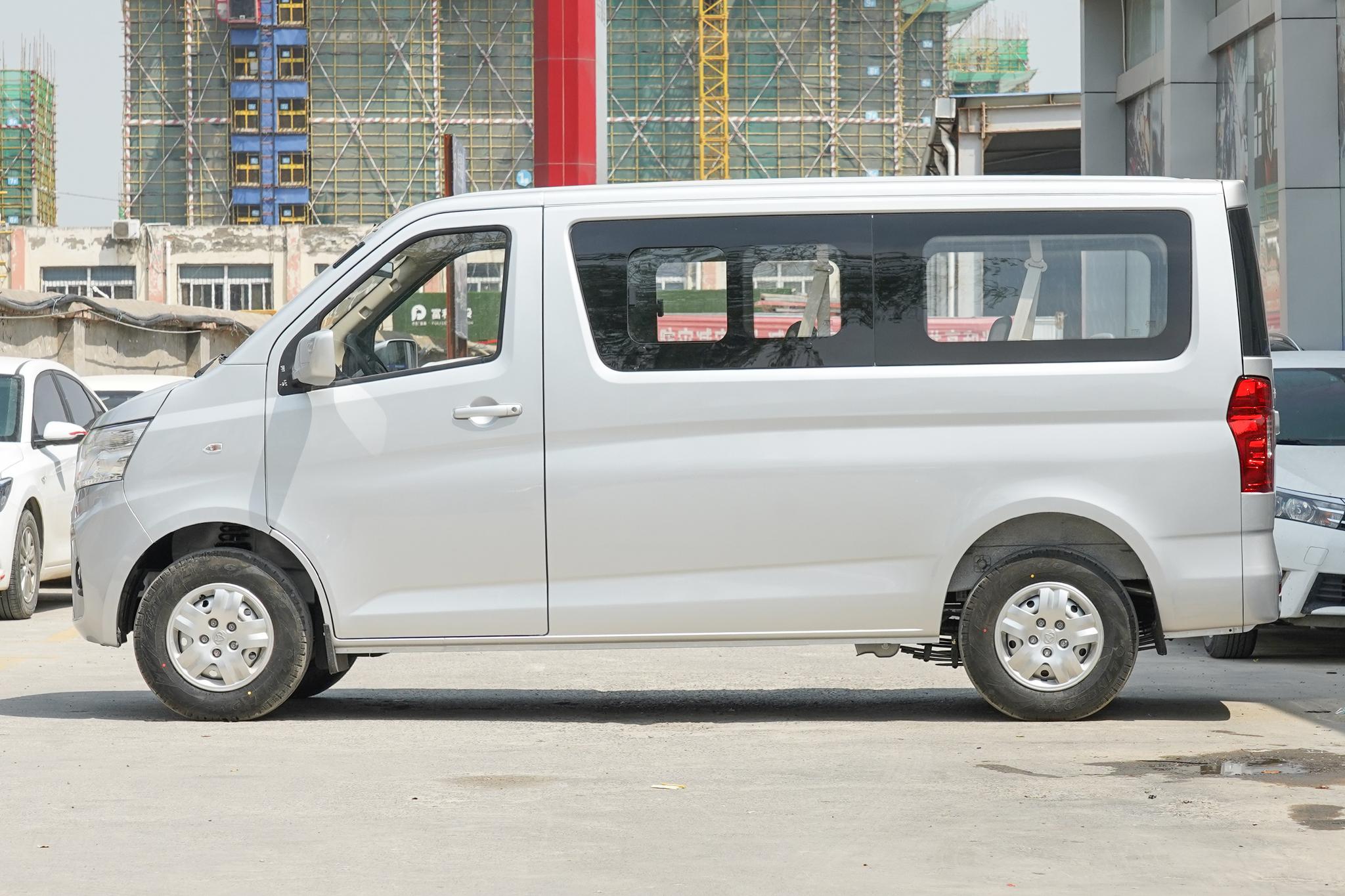 Increase the loading space-Ruixing M60 dominates the big microbus ...