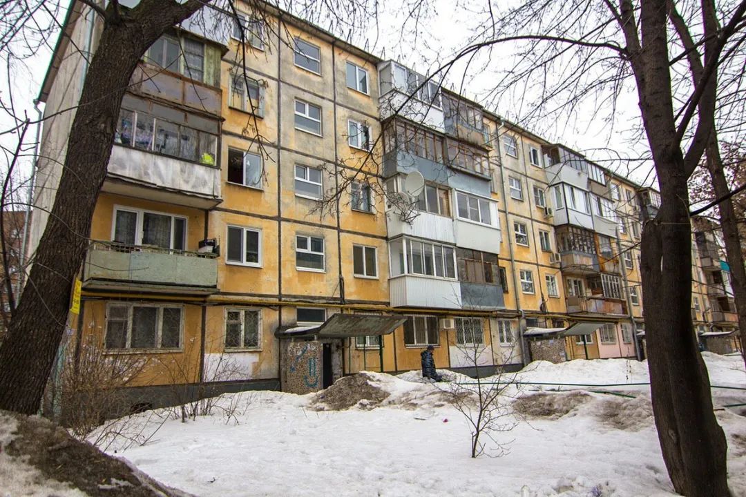 Strange Soviet residential building - iNEWS