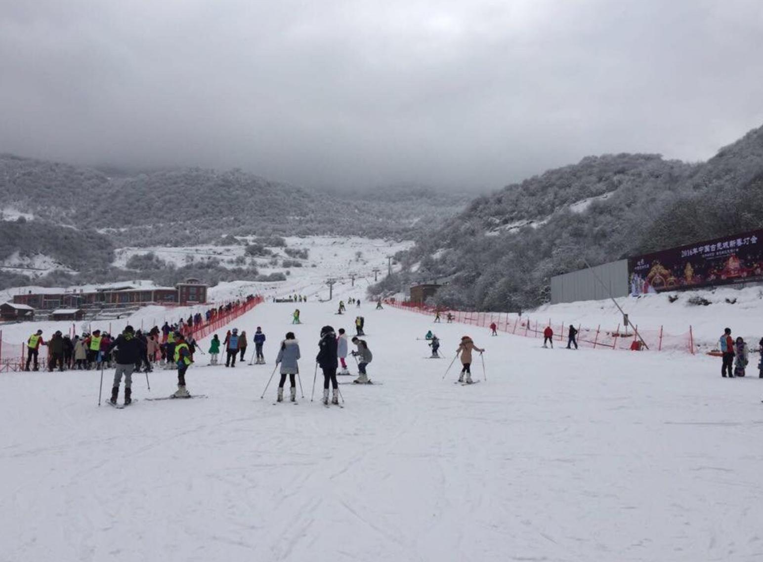 Chengdu people's "popular" ski resort: more than one hundred yuan to ...