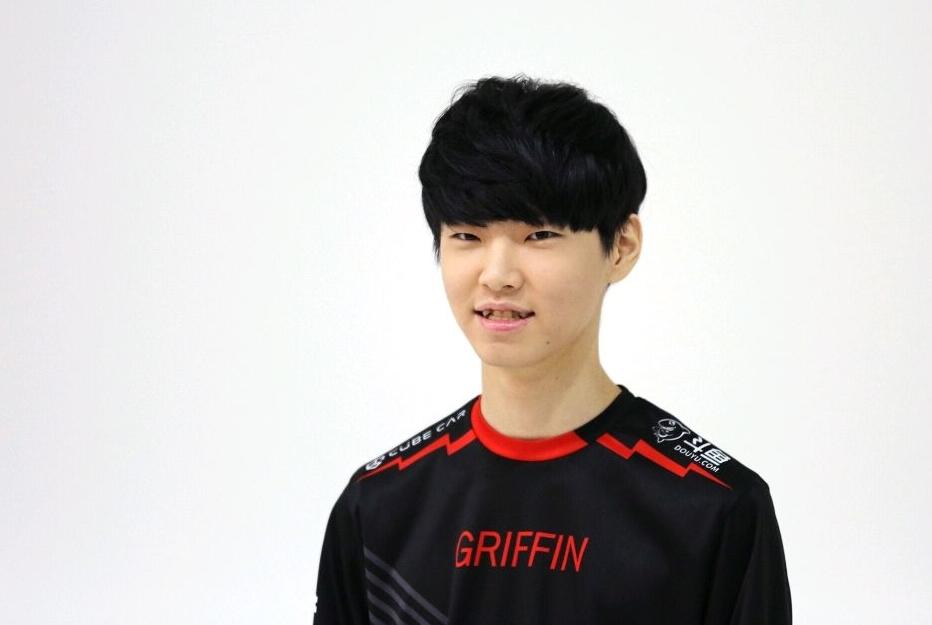 King Ning bluntly said that his left hand is better than Chovy, if ...