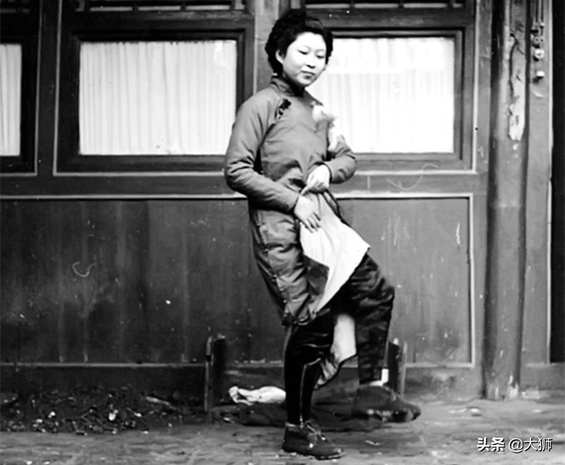 In the old age, there is a deception party that specializes in ...