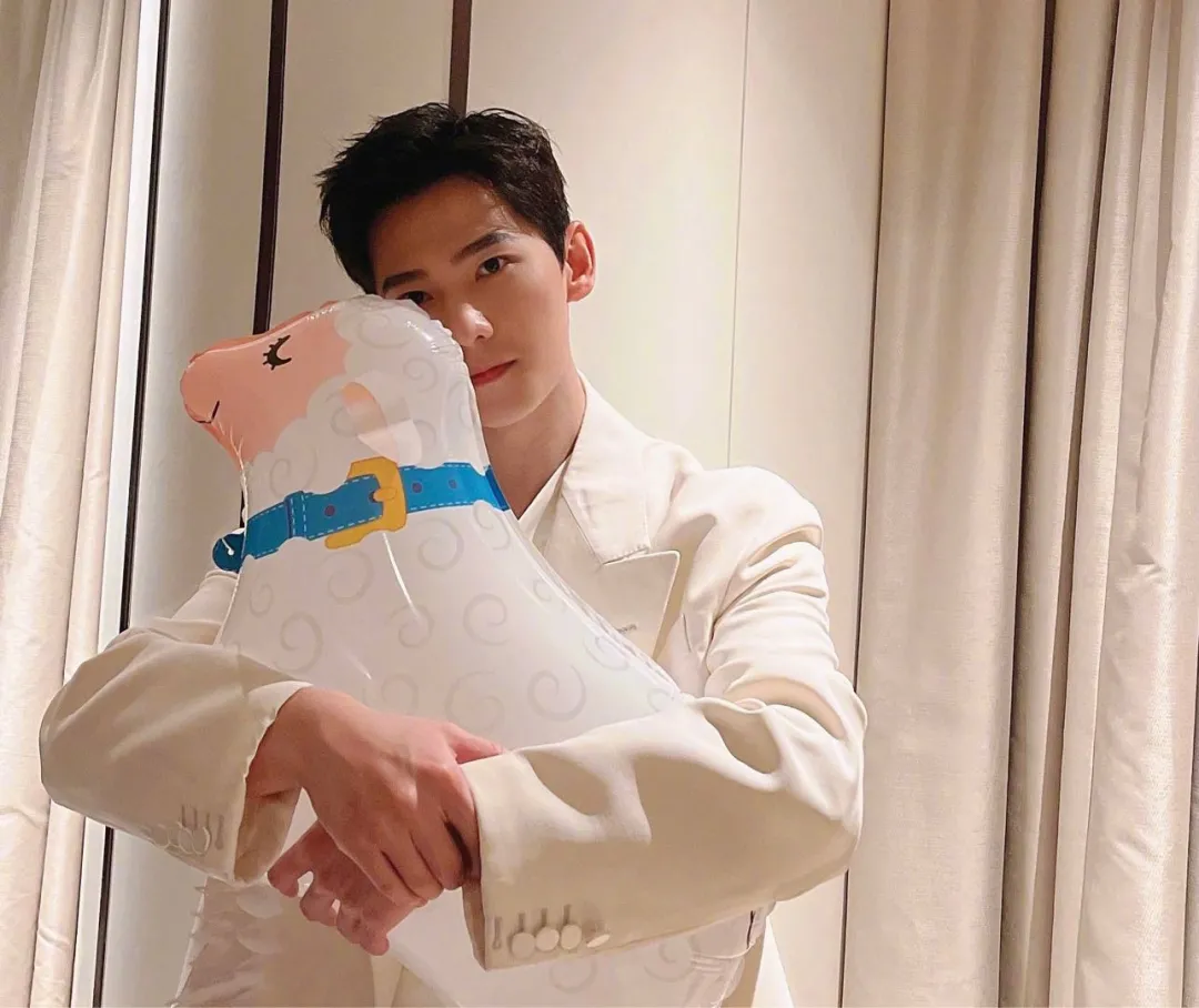 Little Gossip, Masz Chibo Jingtang, Li Pill, Yang Yang, Di Li, Joe Xin ...