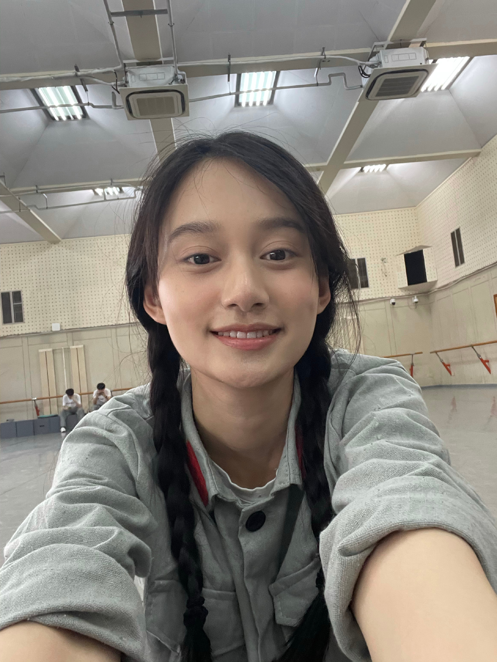 Her face is a combination of Ni Hongjie and Angelababy, right? - iMedia