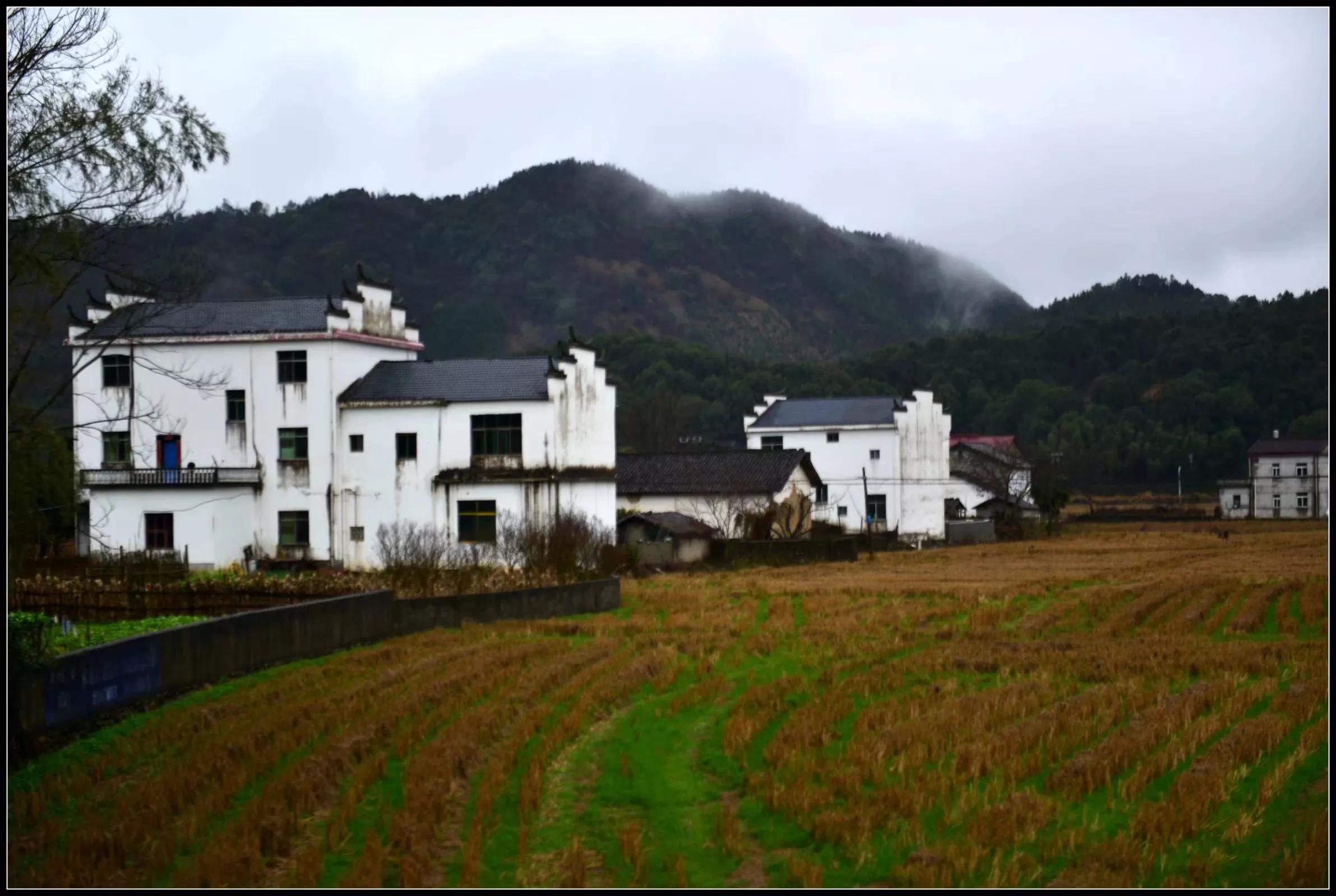 Amazing in the fairyland of Yaoli ancient town - iNEWS