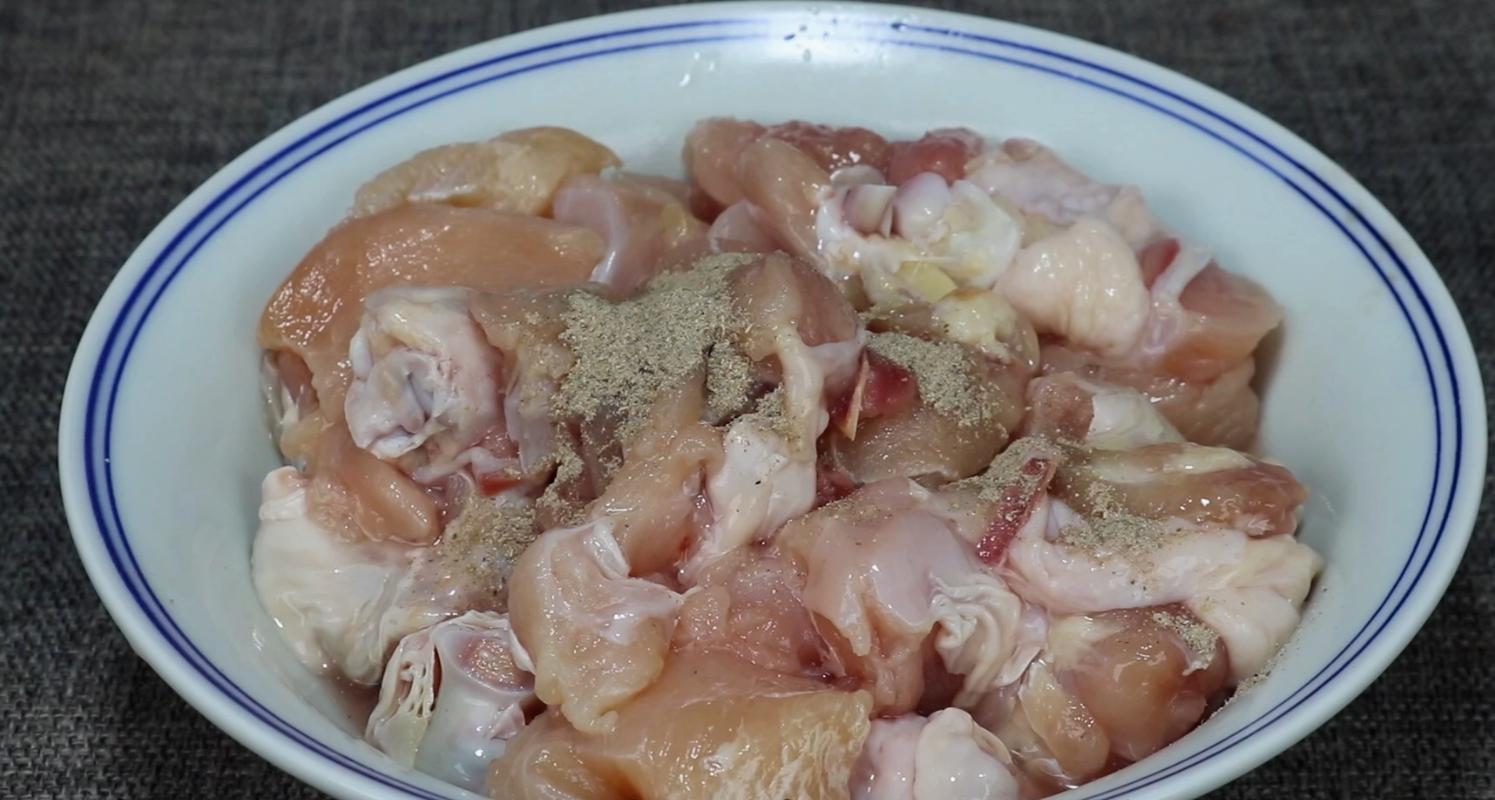 When stewing chicken, it is best not to blanch it directly. It depends ...