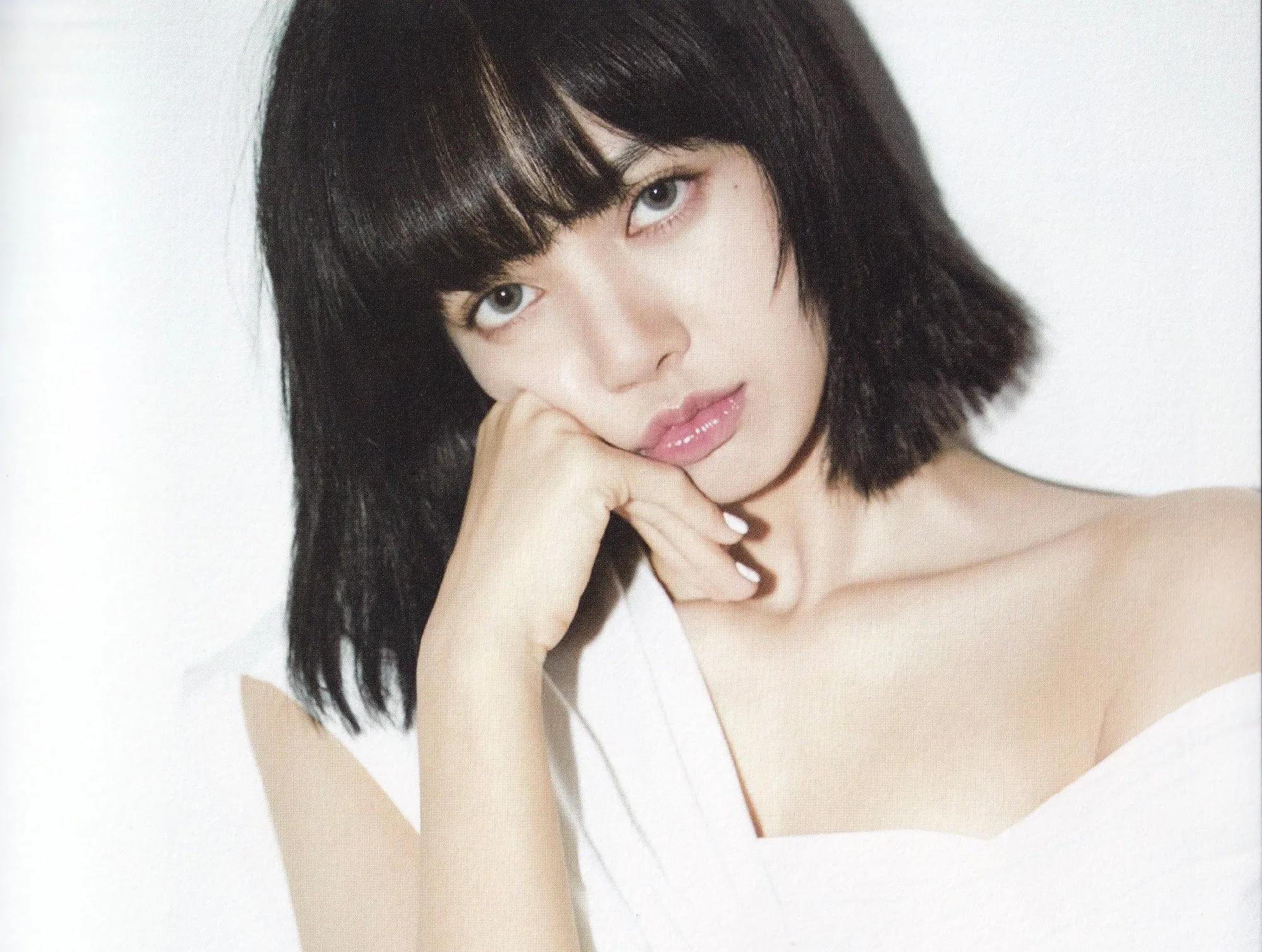 lisa pure white simple photo-unstoppable cute - iNEWS
