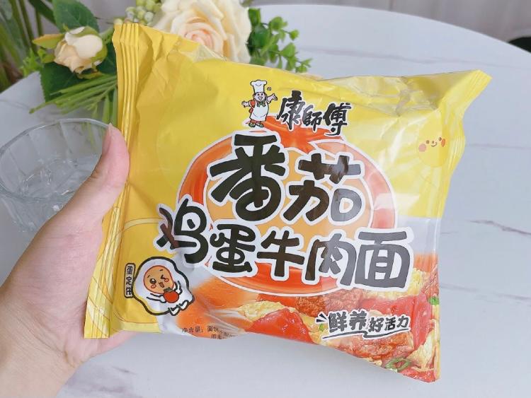 Instant noodles in hand, not afraid of the cold winter, creative eating ...