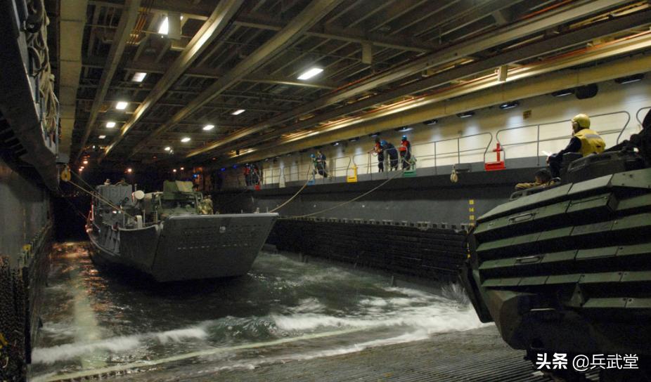 國產新型登陸艇亮相，接近美制LCU，兩棲攻擊艦又多了一個選擇 - 資訊咖