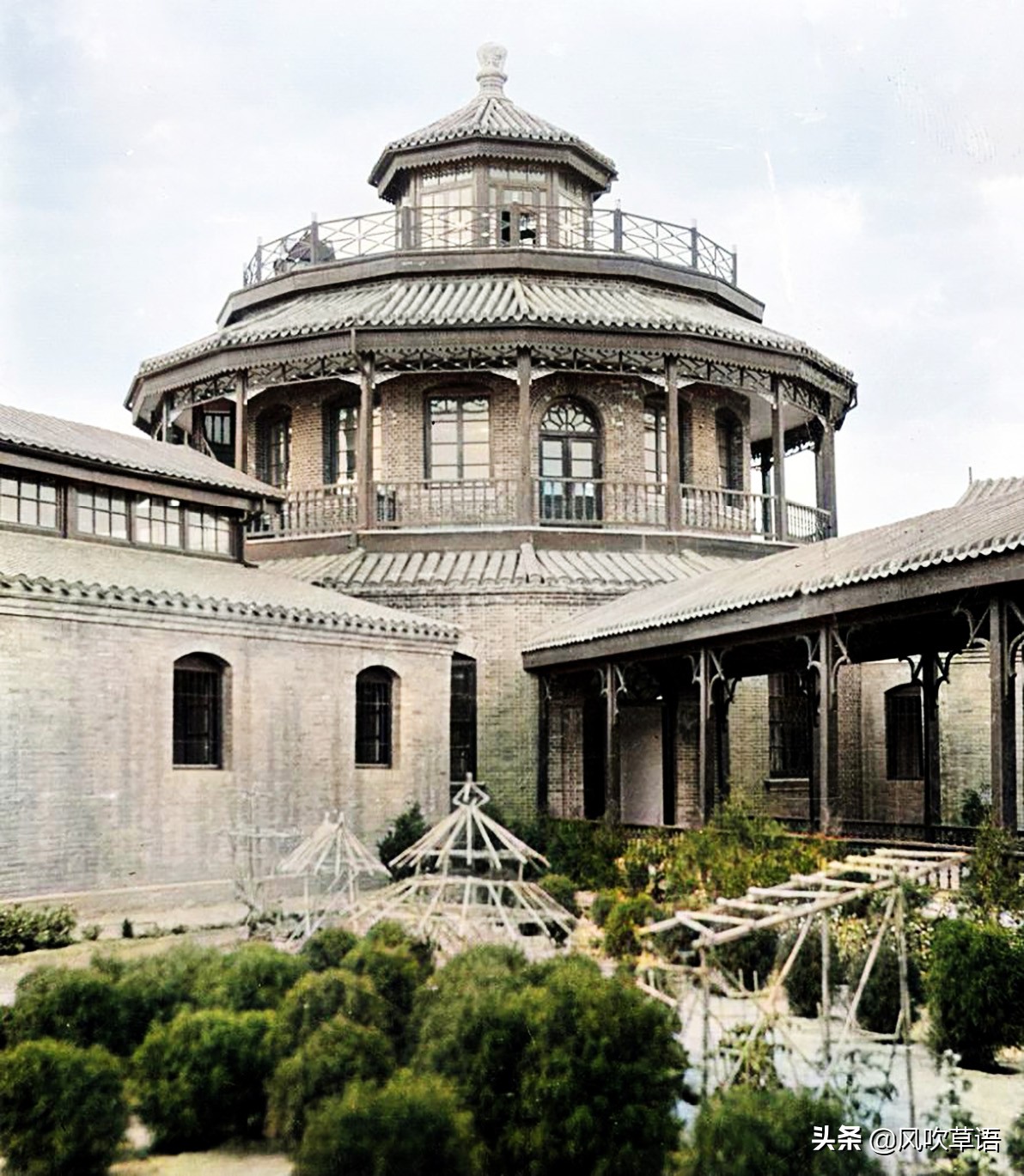 In Beijing Prison in 1919, the gallows were gruesome and the prisoners ...