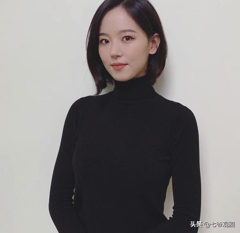 I tried the deep V dress, tried to be the second girl for Suzhi, this ...