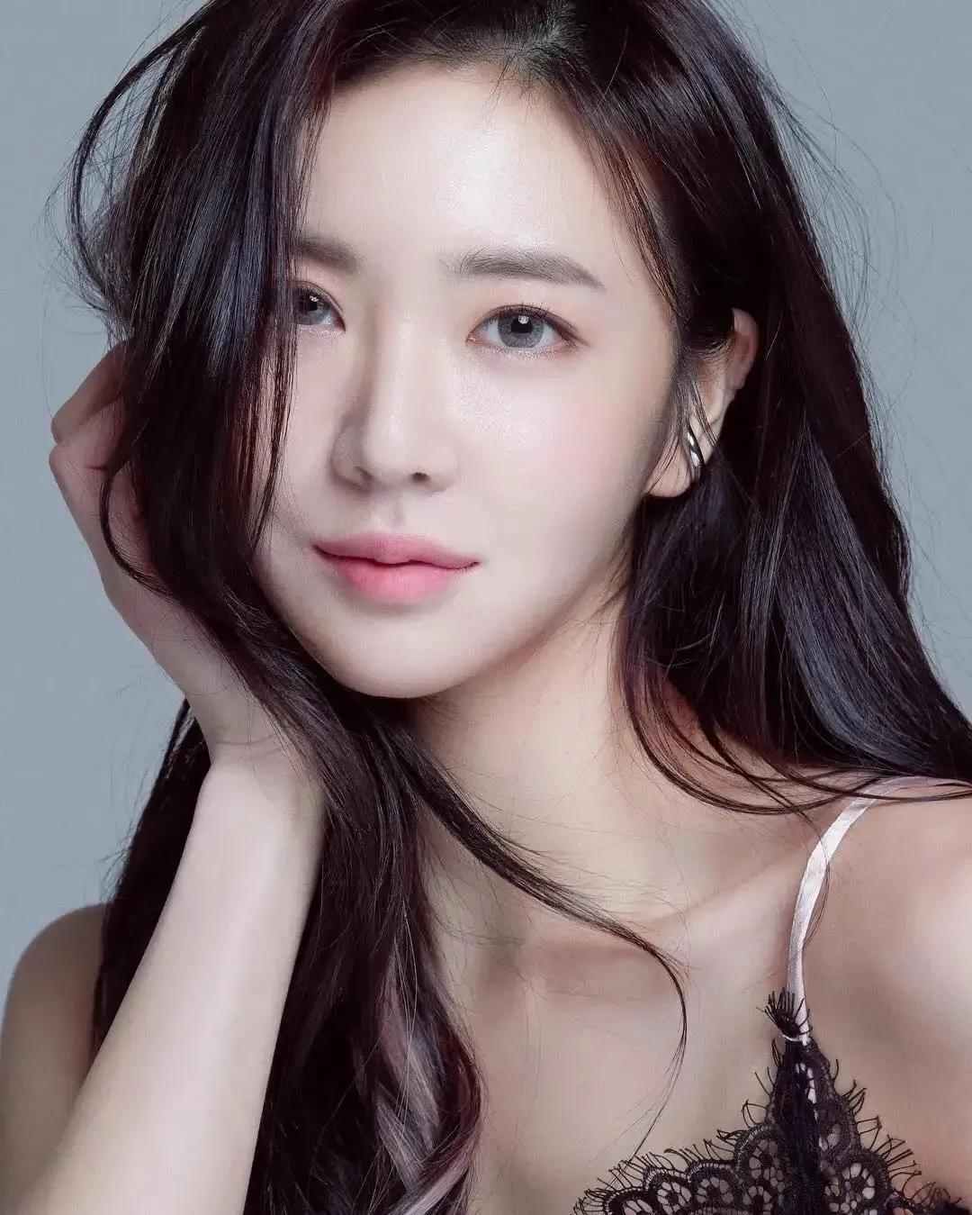 Angel face, devil body "Korea's No. 1 Fitness Goddess" Li Yanhua - iNEWS