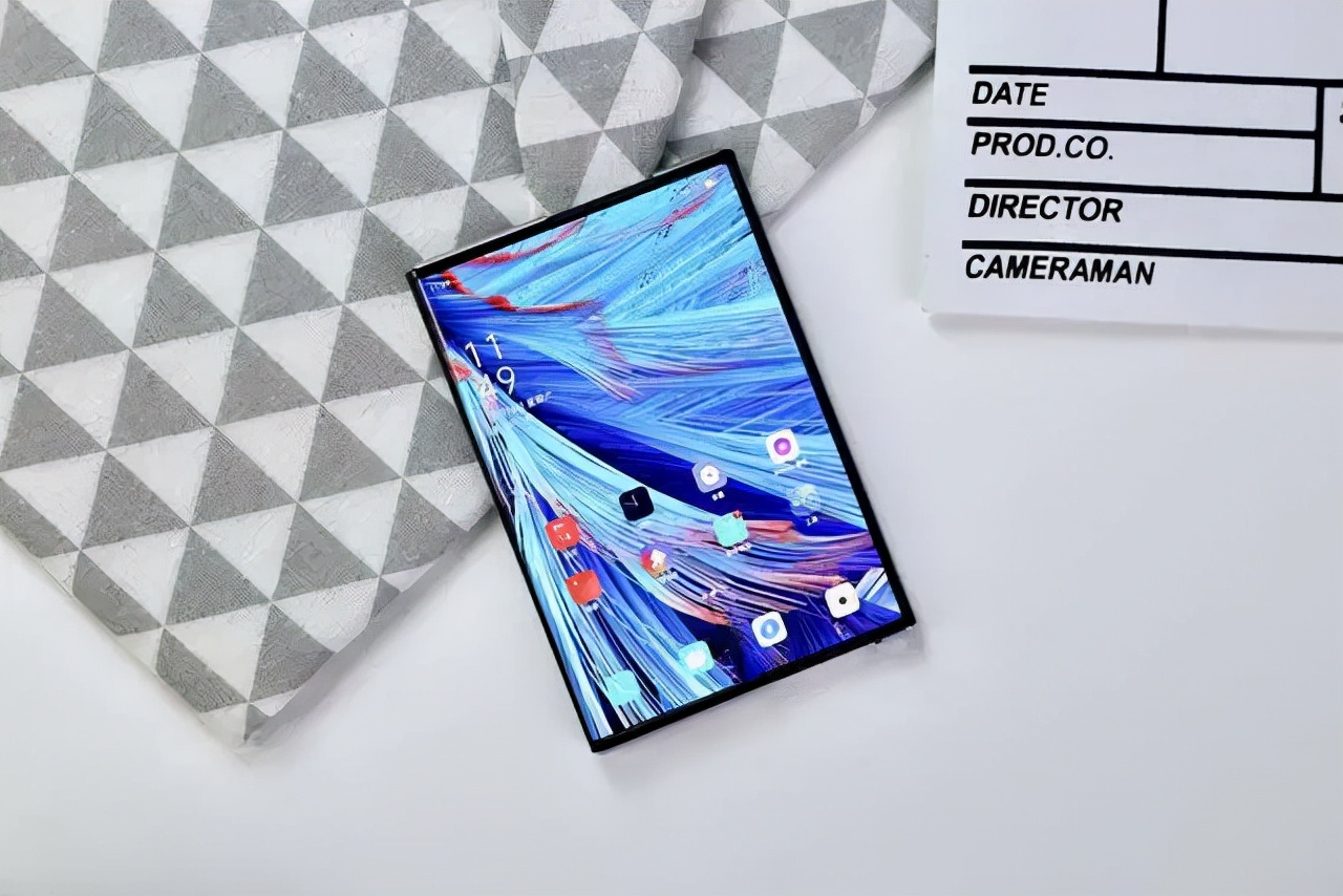 The new scroll mobile phone patent is approved. How "volume" can Green ...