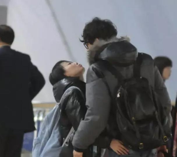 Break up after seeing the parents?Kissing on the street with Xin Ren ...