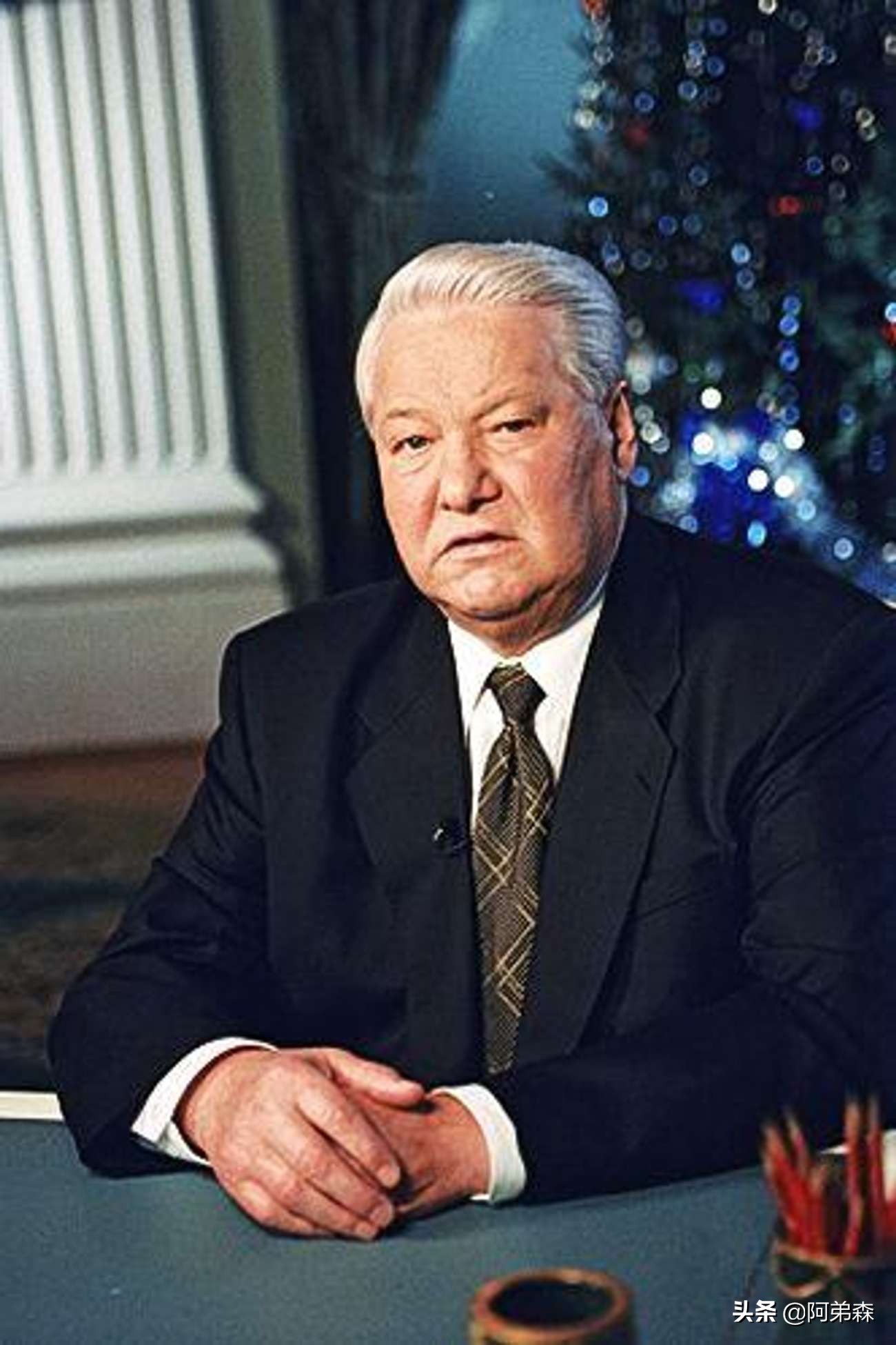 Secret: Where is the two fingers of the front Russian President Yeltsin ...