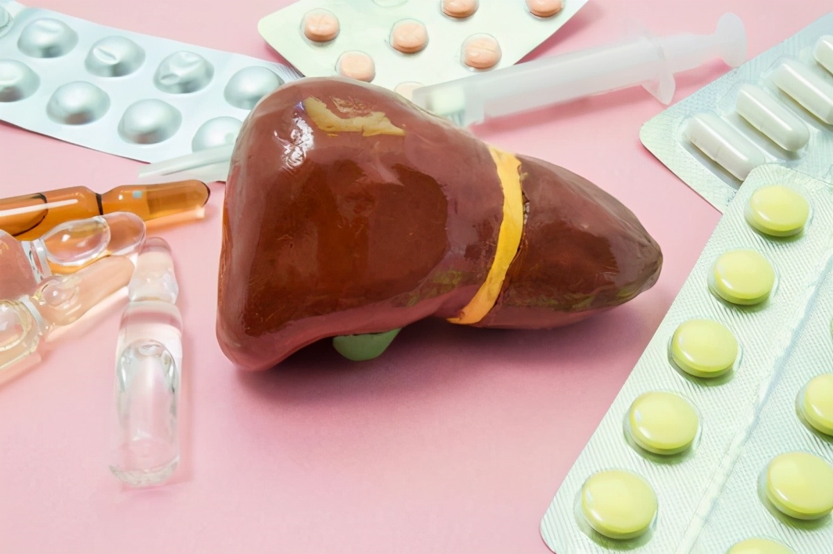 There are such "small red spots" on the skin or liver problems. Don't ...