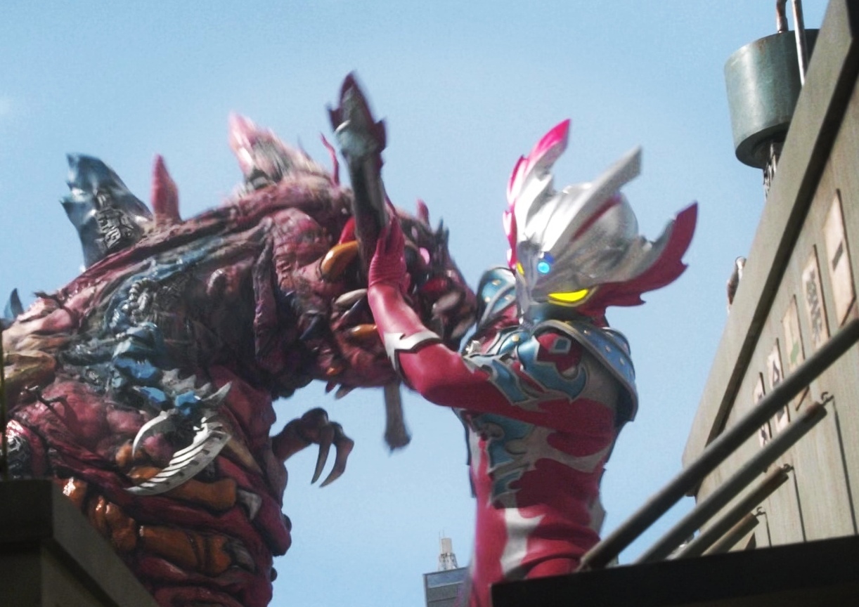 The final bosses in the two Ultramans, after changing their colors and ...