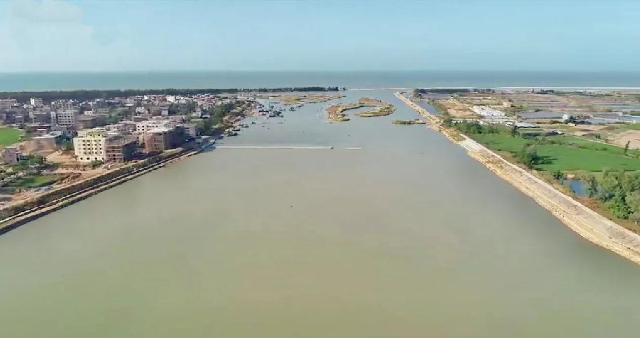 What are the 13 rivers in Hainan Province with a basin area of more ...