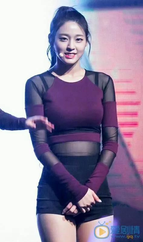 Perfect body: plump breasts and fat buttocks - iNEWS