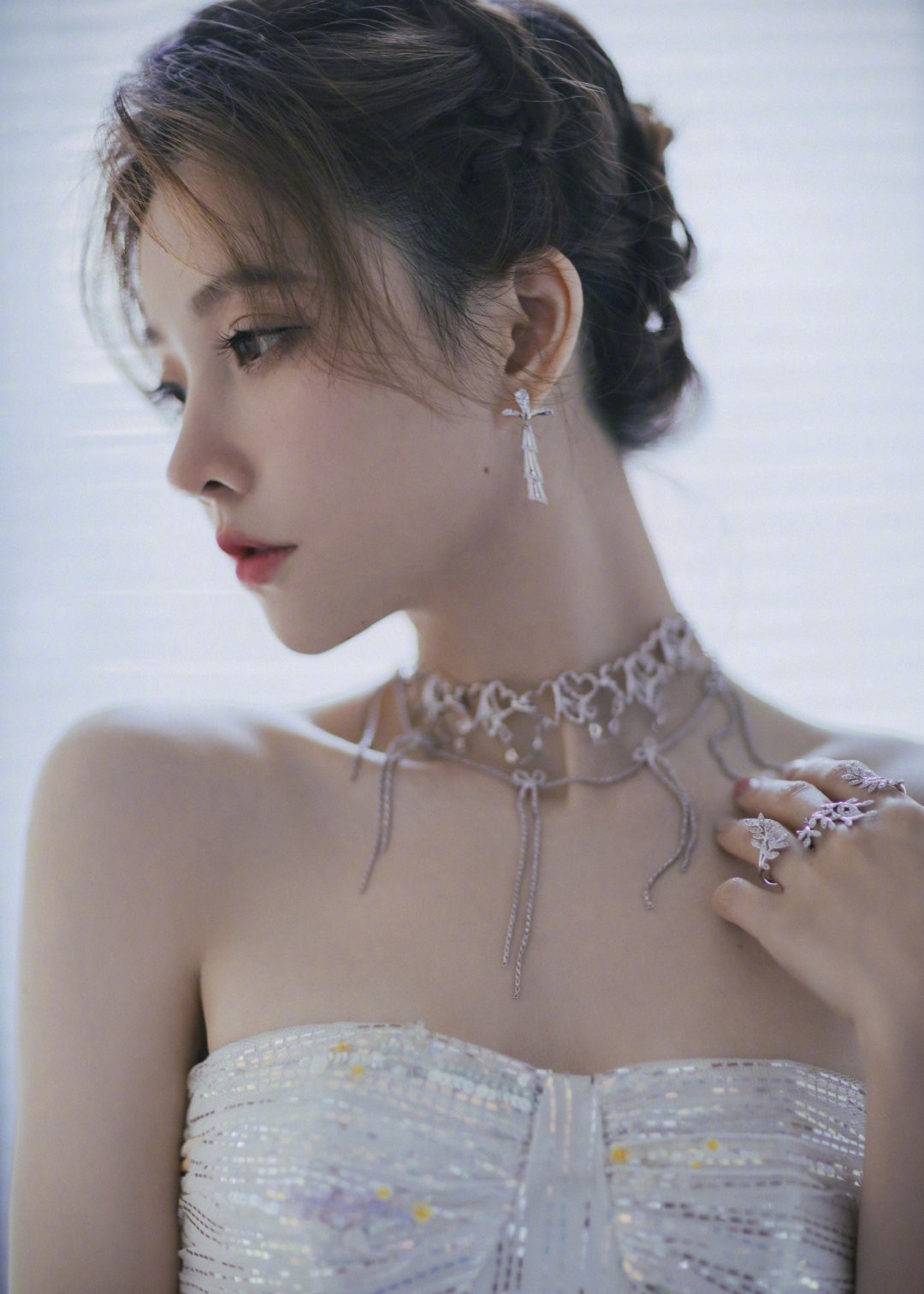 Many celebrities have sung a cover. The original singer was Feng Timo ...