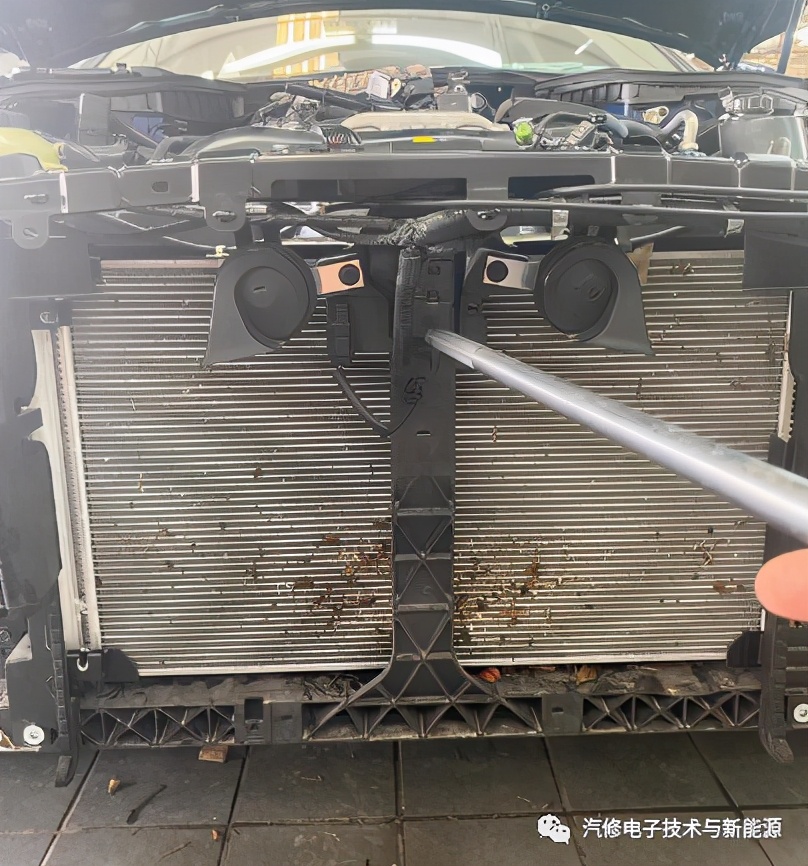 How deep is the car wading?Is there something wrong with the car wading ...