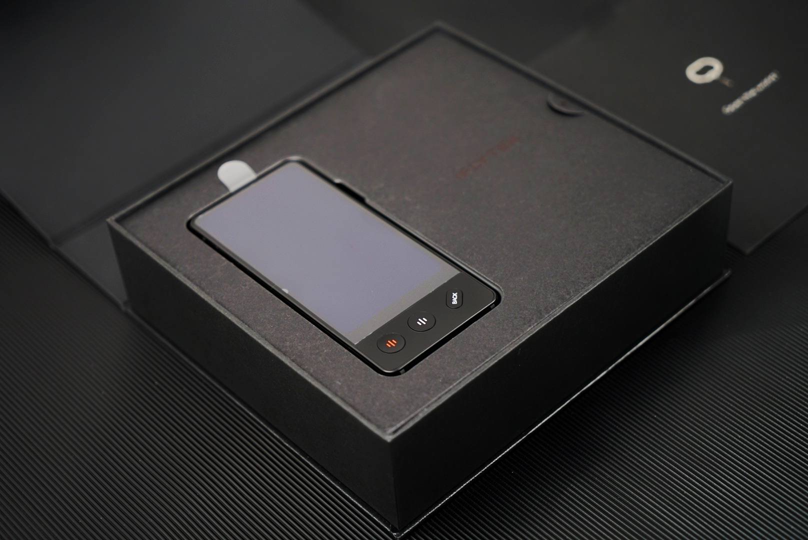 Communication knows no borders, iFLYTEK's dual-screen translator is ...