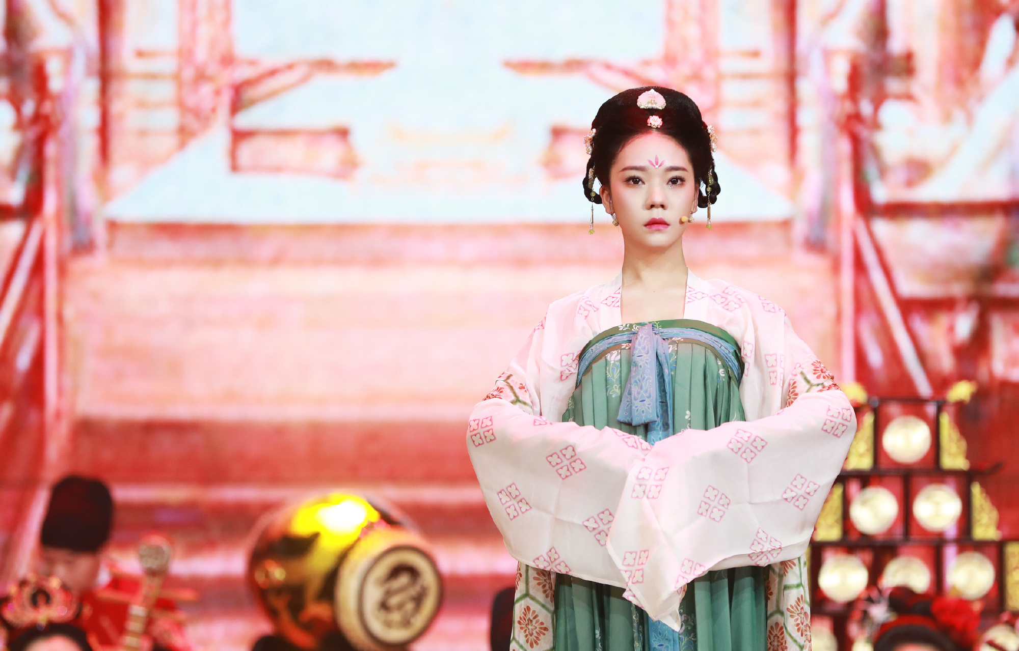 Zhang Zining's classical temperament has no choice. She is charming and ...
