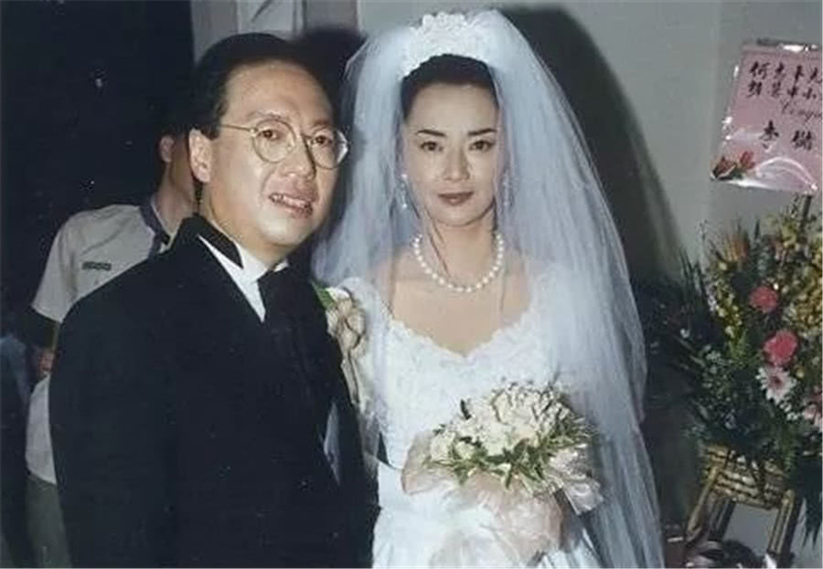 Hu Huizhong's tragic history, the first love gangster died, the rich ...
