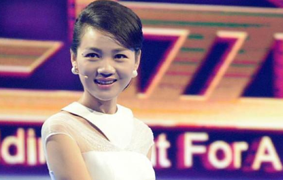 Zhou Qun, "One Sister" of Anhui Satellite TV, two people on stage and ...