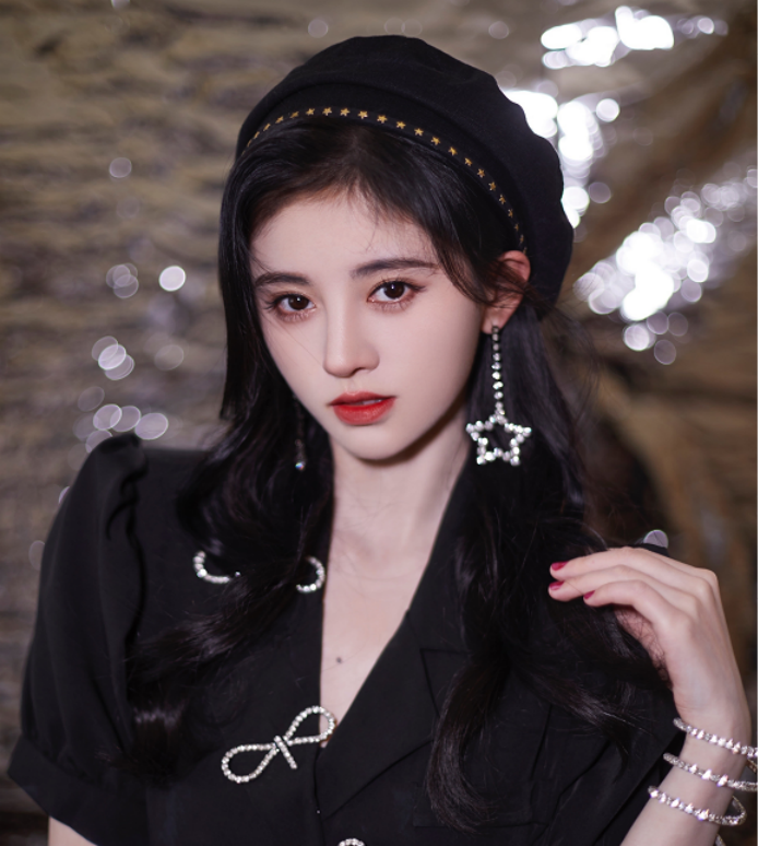 Ju Jingyi hits against Yang Mi, her eyes are different in many details ...