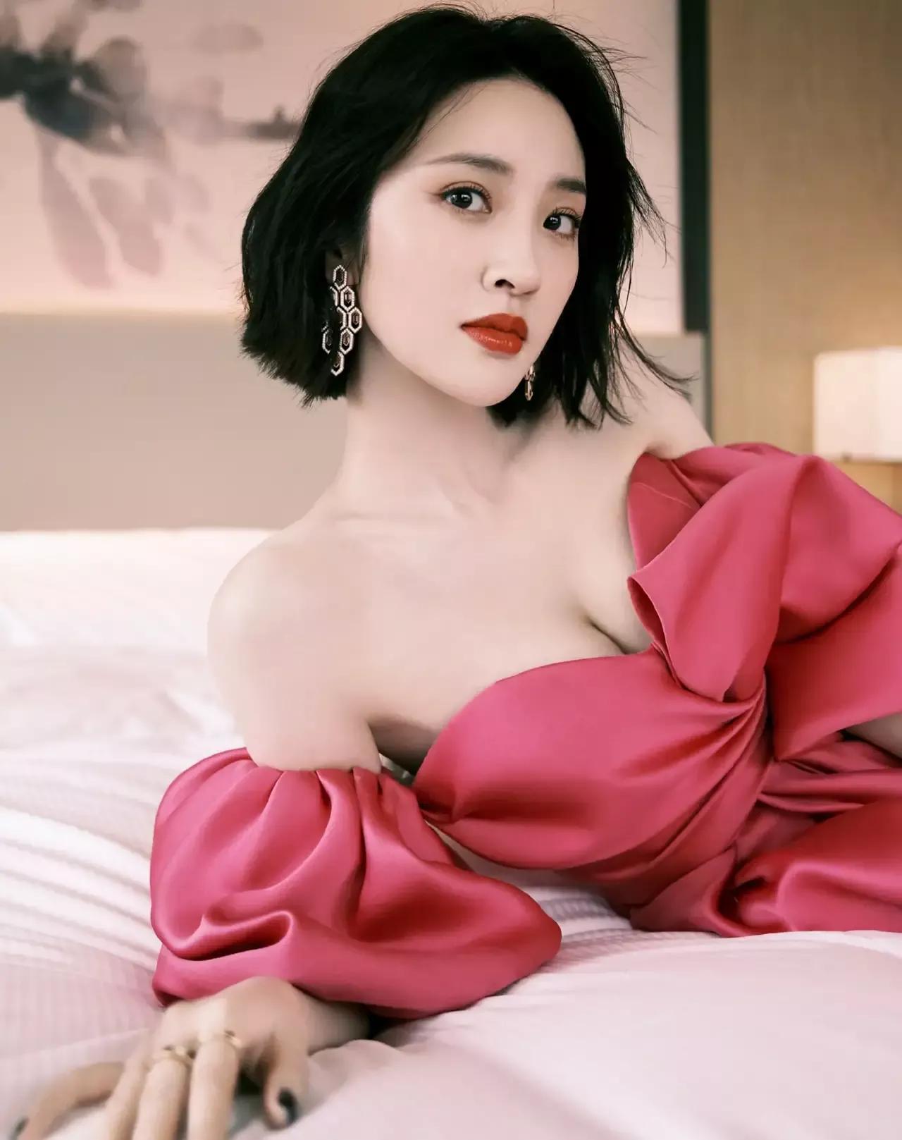 Nazha Tang Yixin Guan Xiaotong Li Jiaxin - iNEWS