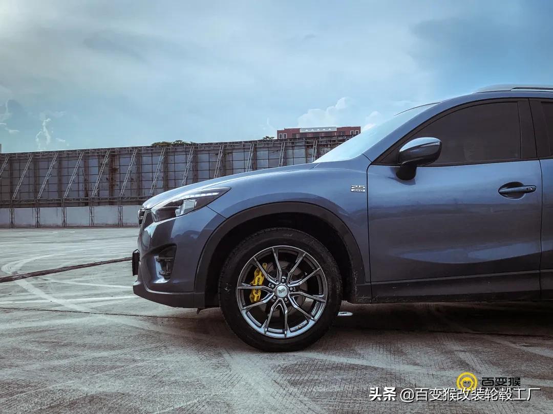 A modified Mazda CX-5!I'm afraid of Cayenne Land Rover on the road - iMedia