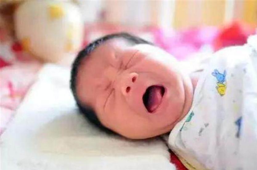 What is the "mud" in the baby's belly button?It is magnified by a ...
