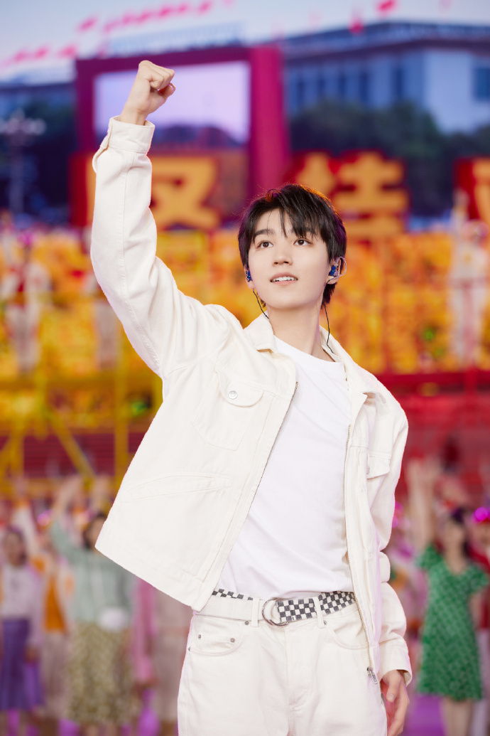 Wang Bo, Wang Junkai, Wang Yuan's chorus song "Walk with Me", three ...