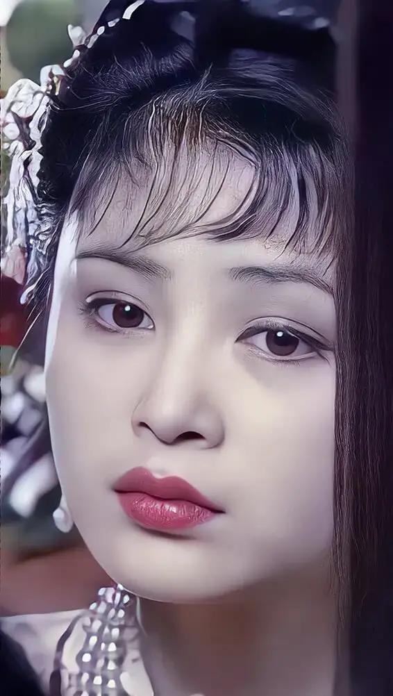 The young Chen Hong is too beautiful, and her costume is astonishing ...