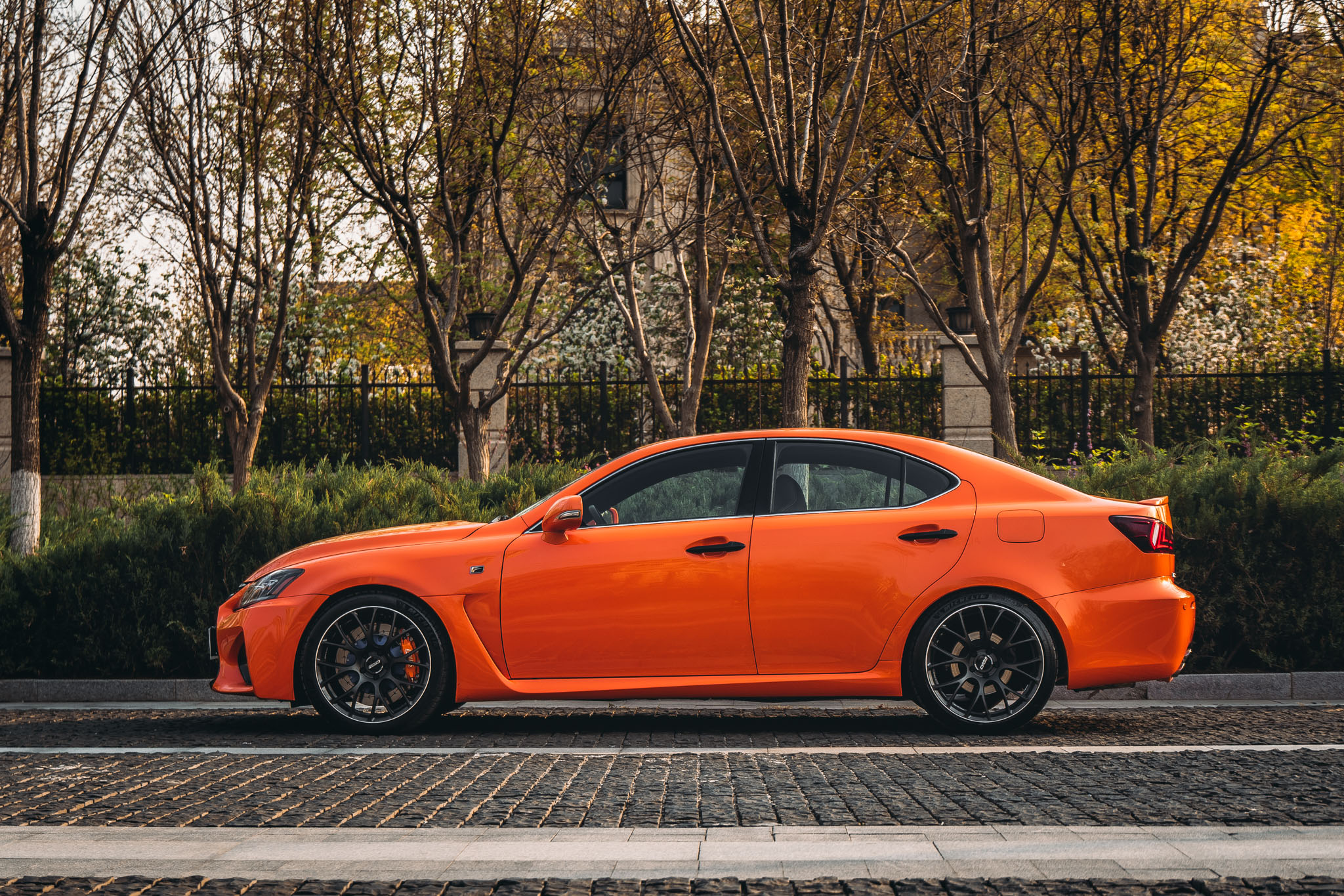 40W+ modified Lexus IS300 transplanted with V8 engine - iNEWS