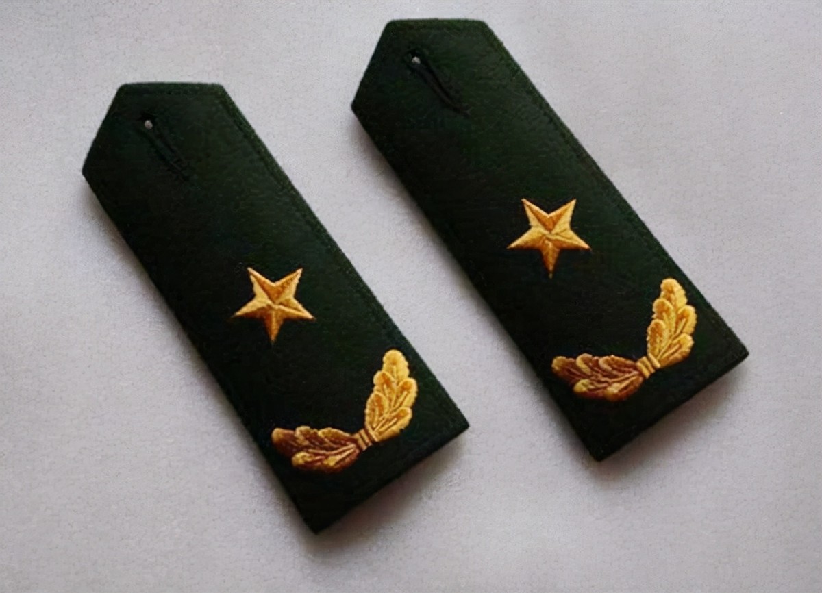 "Major General" or "Commander", who is at a higher level? - iNEWS