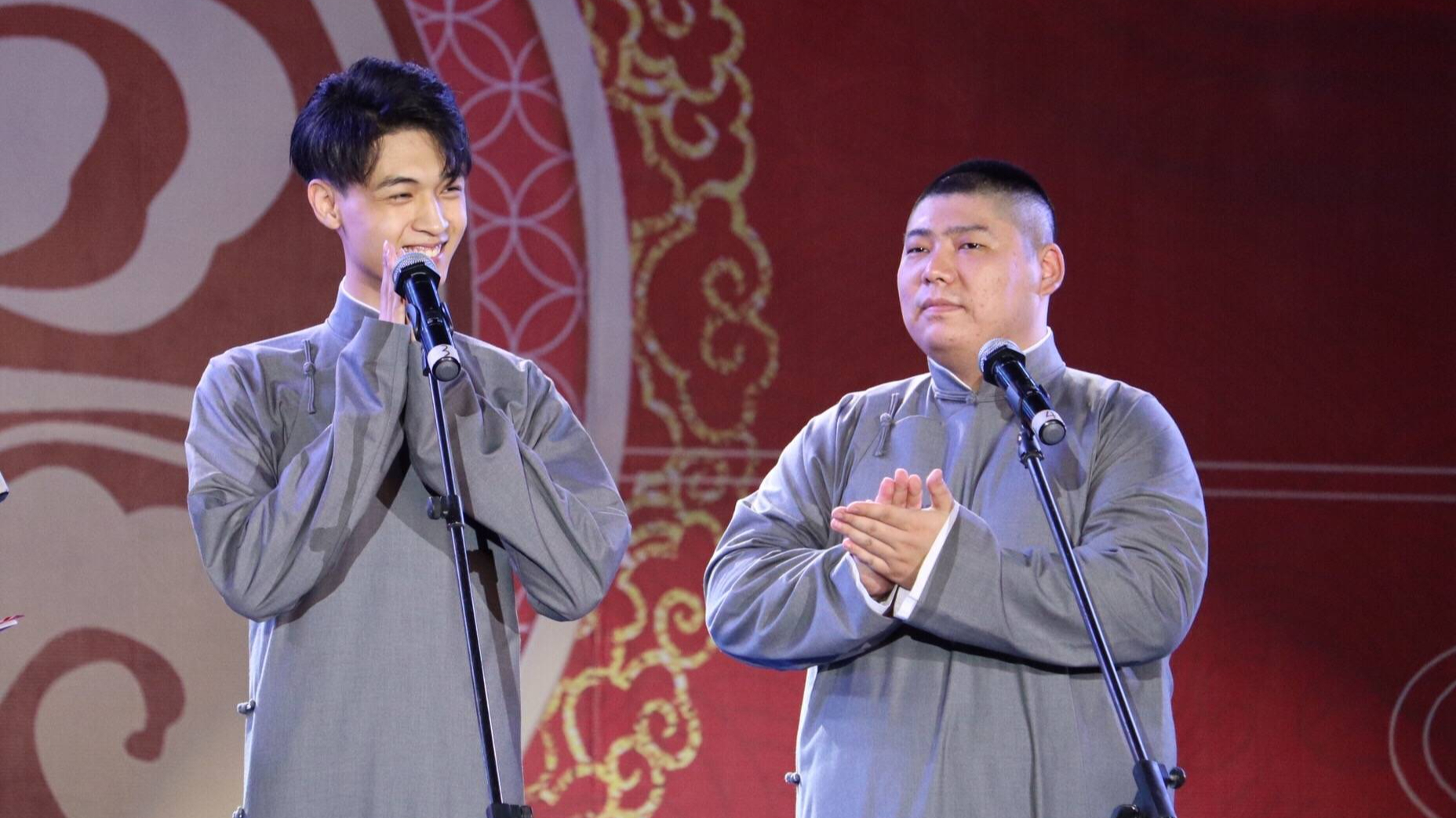 Liu Xiaoting and Zhang Jiutai watch a movie and ask Qin Xiaoxian about ...