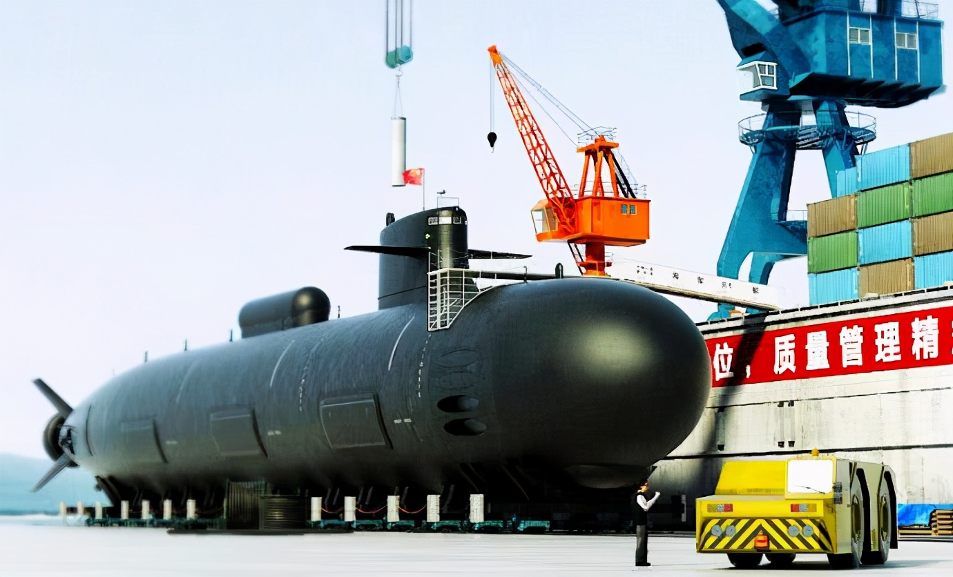Cat and mouse? How does a submarine capture an aircraft carrier ...