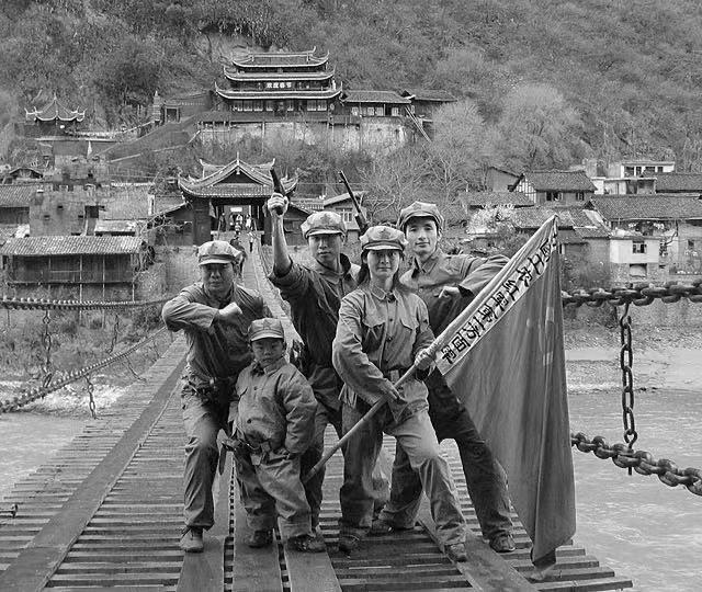Liu Wenhui's correct decision when flying to capture Luding Bridge left ...