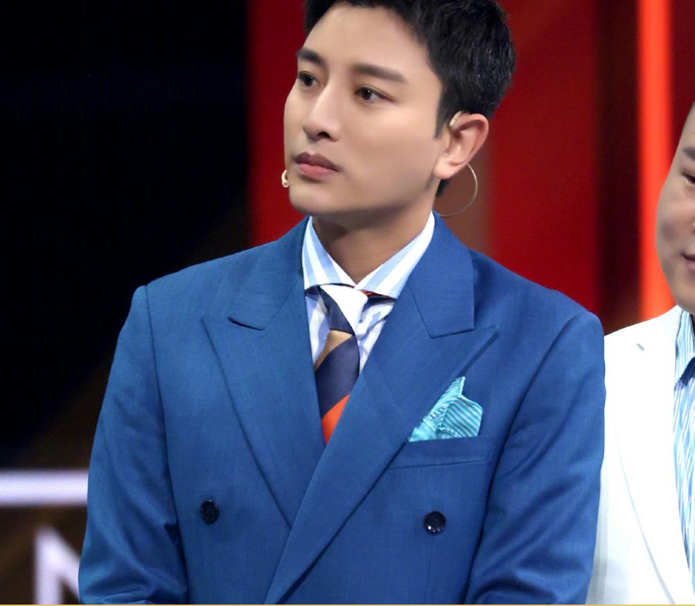 Li Xiaolu took a family portrait, and her daughter Tianxin smiled and ...