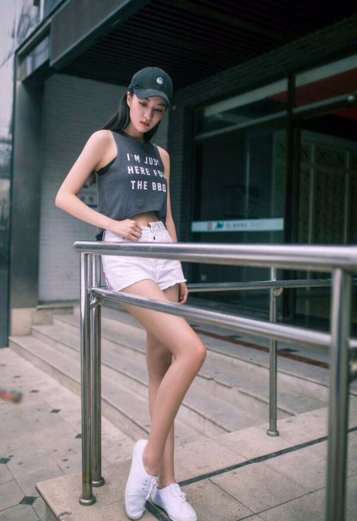 Celebrity Legs Pictures-Wang Churan - iNEWS